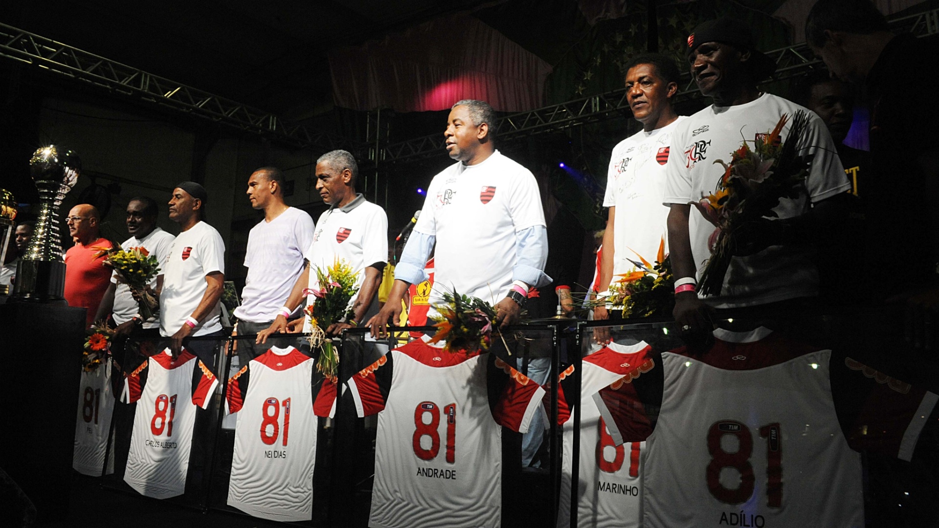 Fotos: Flamengo homenageia campeões mundiais de 1981 - 14/12/2011 - UOL ...