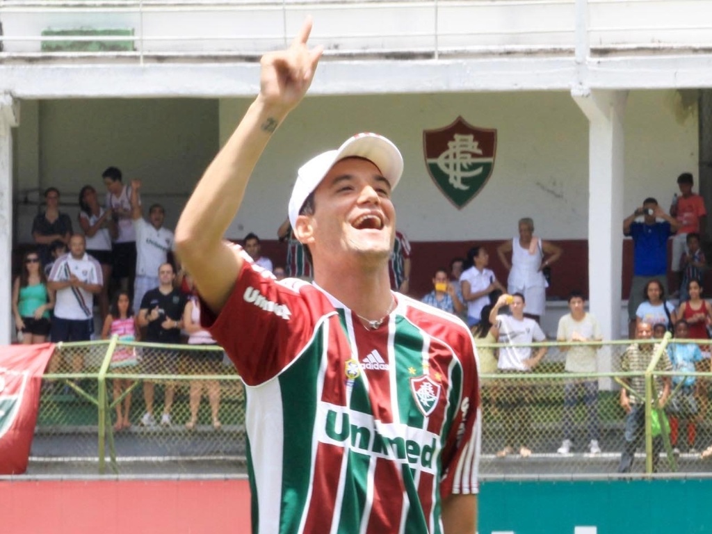 Fotos: Thiago Neves é apresentado no Fluminense - 20/01/2012 - UOL Esporte