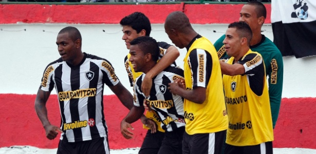 Jobson festeja passe para gol do Botafogo e fala em cansaço após jogar ...