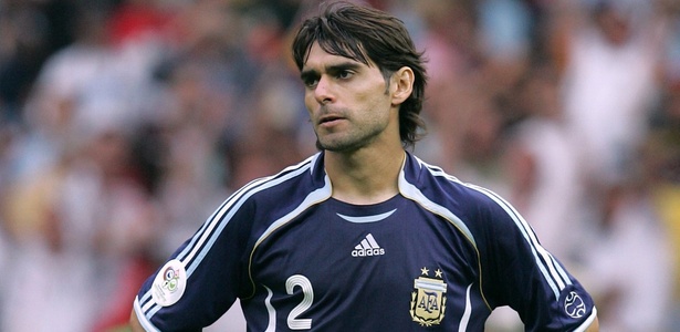 Aos 37 anos, argentino Roberto Ayala anuncia aposentadoria do futebol ...