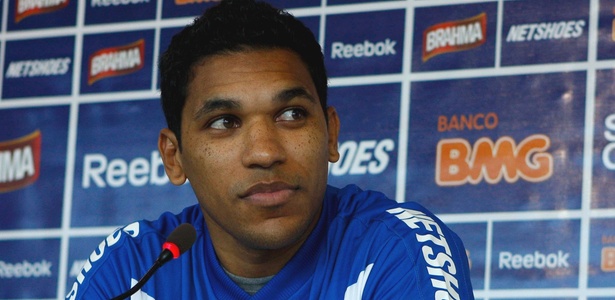 De volta da França, Brandão inicia treinamento físico na Toca da Raposa ...