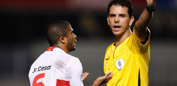 Árbitro de entrevero com Luxemburgo se divide entre apito e secretaria ...