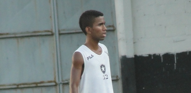 Destemido, Cidinho almeja preencher lacuna do meio-campo do Botafogo ...