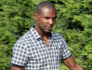 Abidal é convocado para seleção francesa após recuperar-se de câncer ...